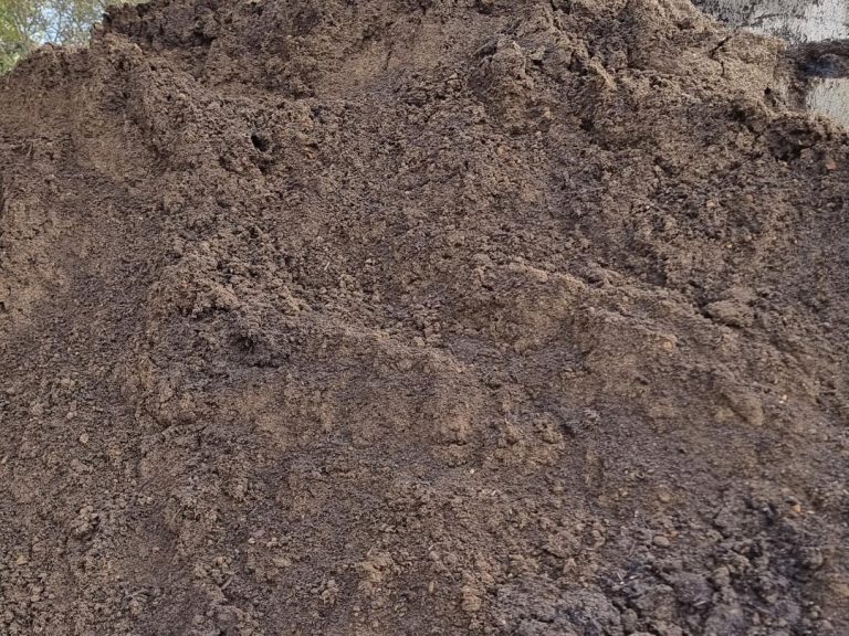 Screened Premium Top Soil – 50litre Bag – Midlands Compost